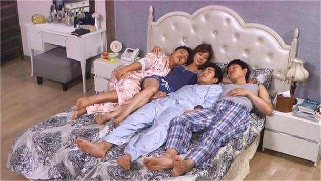 印度一夫多妻制晚上一起睡吗图标