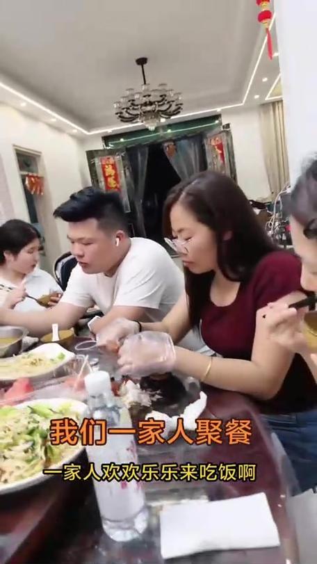 门第欢欢乐乐吃饭图标