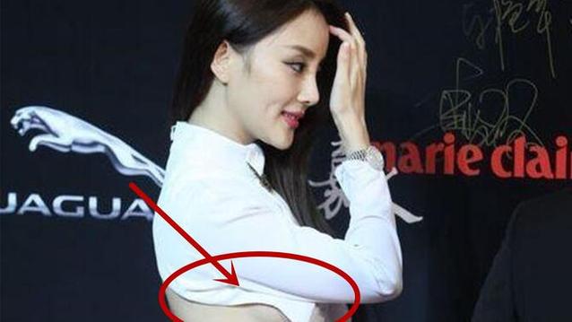 李小璐走观光瞬间图片
