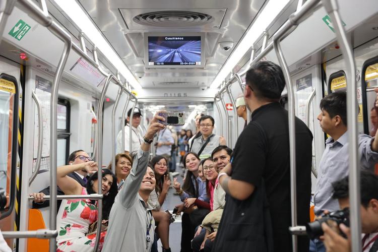 地铁跑酷(花扇)墨西哥全人物图标