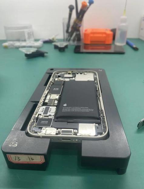 iphone13自动关机原因