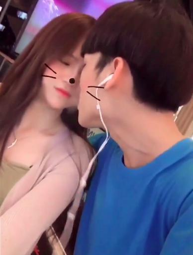 网红对对碰男子图标