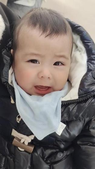 婴儿眼神贼图标