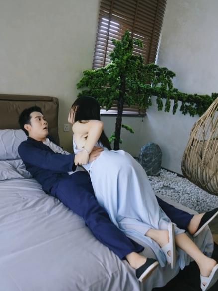 摸了女人的屁股没翻脸什么意思图标