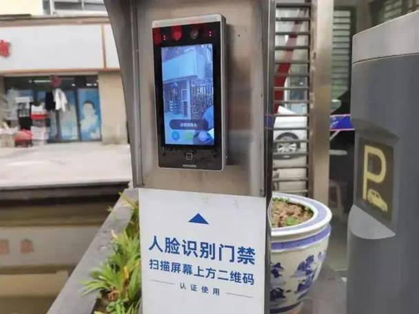 人脸识别门禁被反锁在外面了