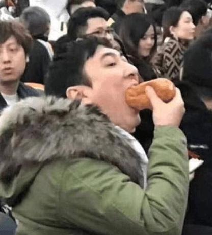 简单画王思聪吃热狗图标