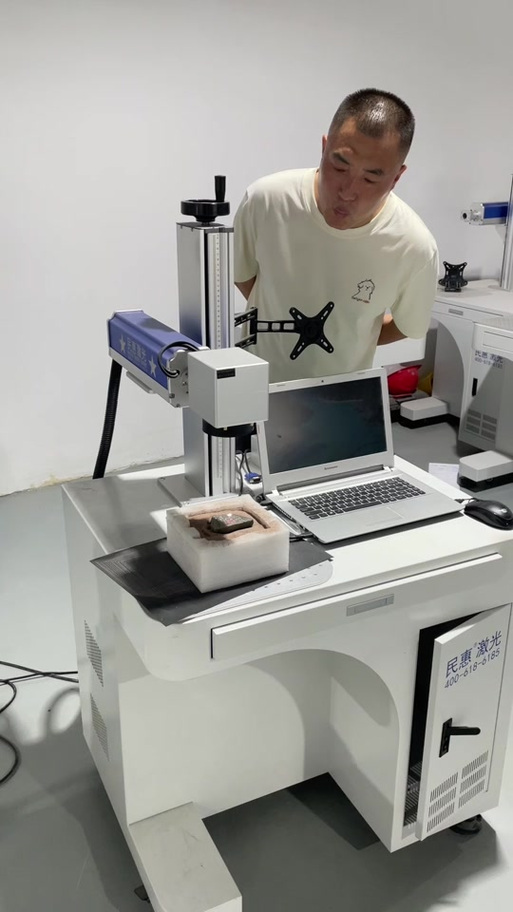 激光刻字机刻字视频图标