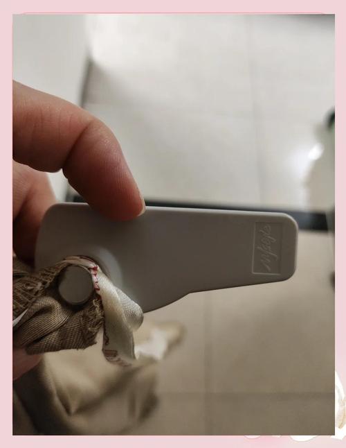 商标卡扣怎么完整拉出来截图