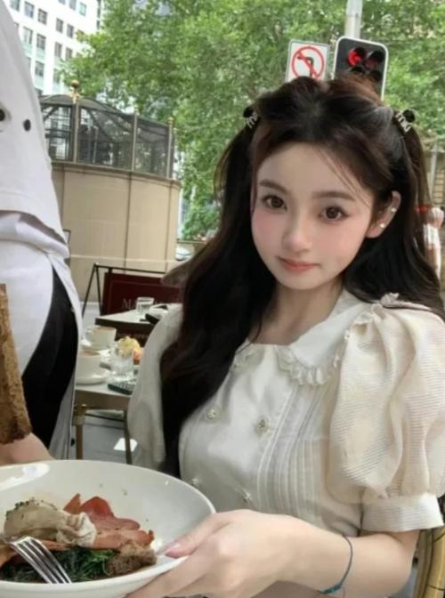 女生头像被捏脸图标