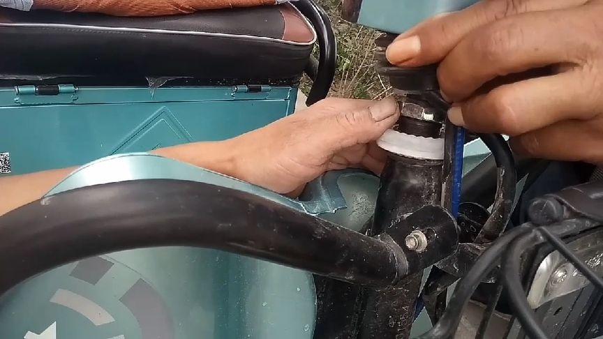 电动三轮一加油就往前窜一下图标