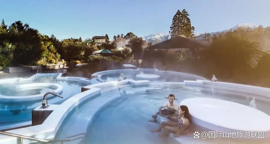 奇怪旅馆温泉汉化版怎么赚钱图标