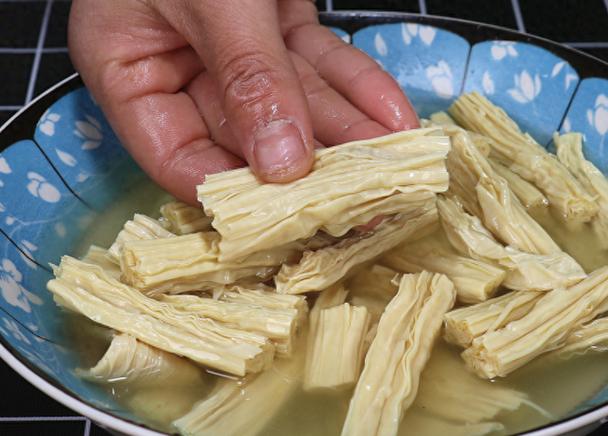 腐竹泡水会烂是什么原因图标