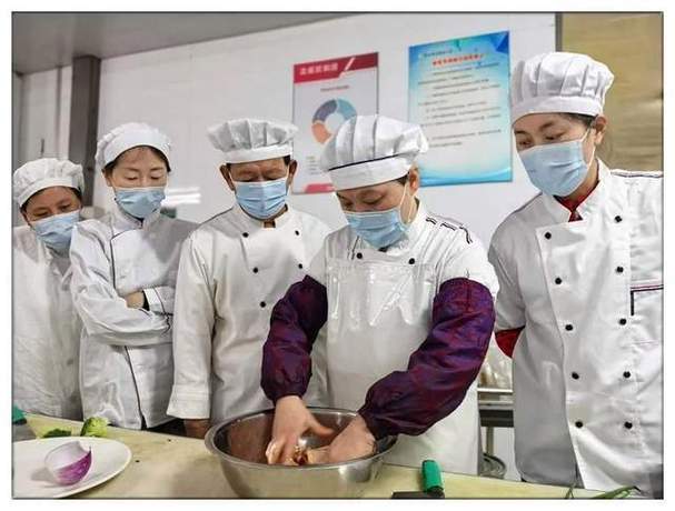 不粘锅涂层刮花了还能用吗图标