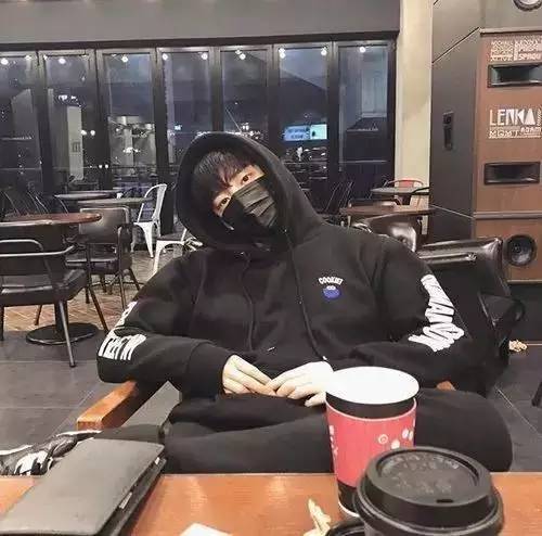 男生自拍照摆pose大全图标