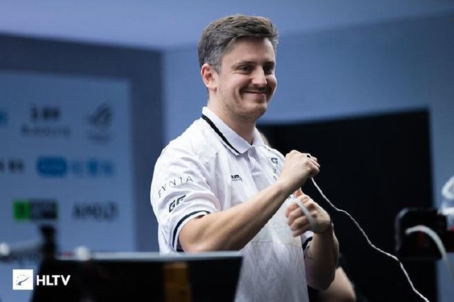 csgo怎么切换队内聊天图标