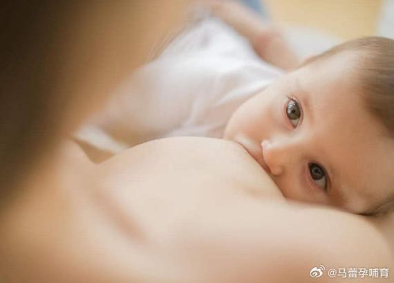 宝妈给宝宝吃母乳图标
