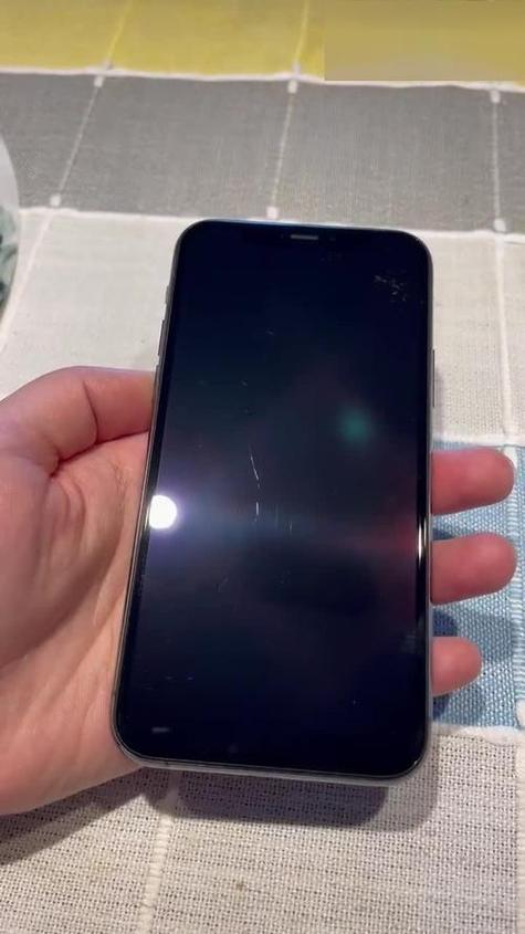 钢化膜划痕集中在一起截图