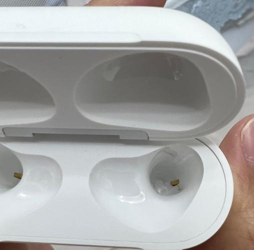airpods放充电仓里不断图标