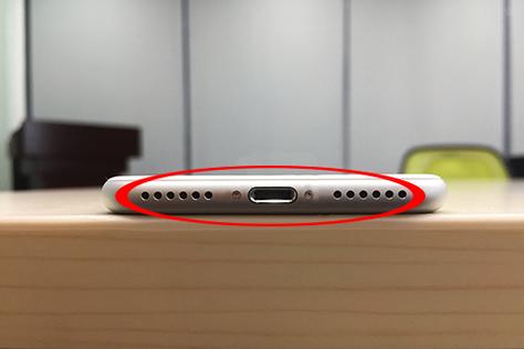 苹果7最上面的小孔什么作用