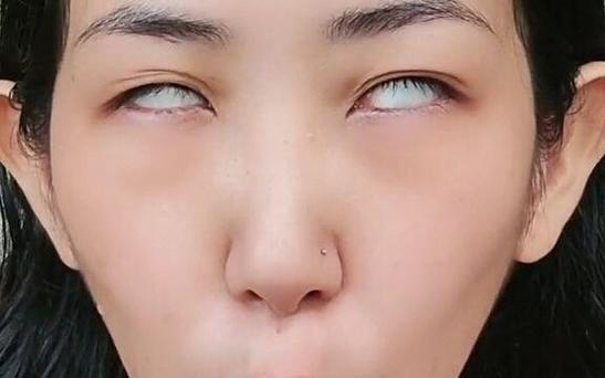 女生翻白眼的含义图标