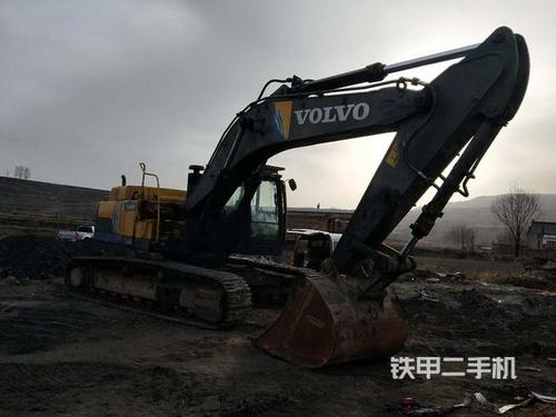 黑色挖掘机视频表演截图