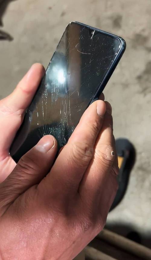 oppo手机摔得粉碎里面照片截图