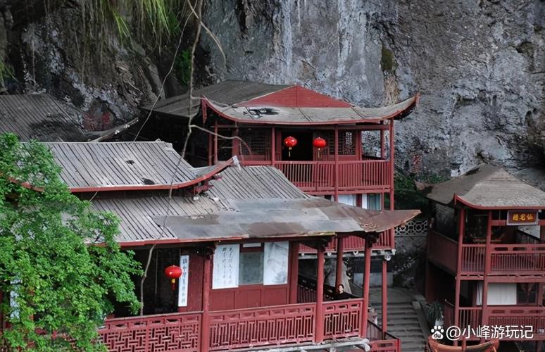 小镇小峰阁楼图标