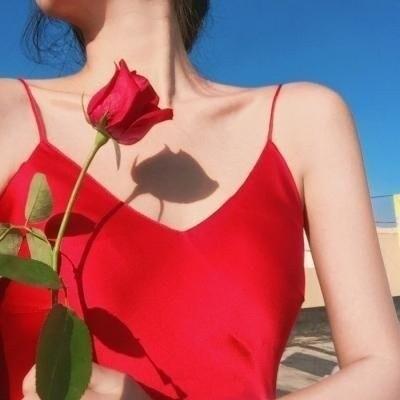 红色唯美图片女生头像图标