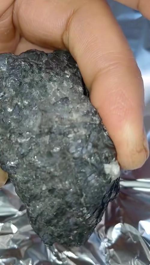 极为罕见的钻石陨石原石截图
