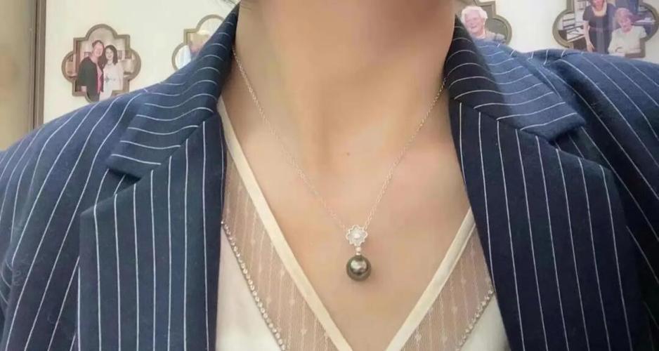 职场女性首饰佩戴原则图标
