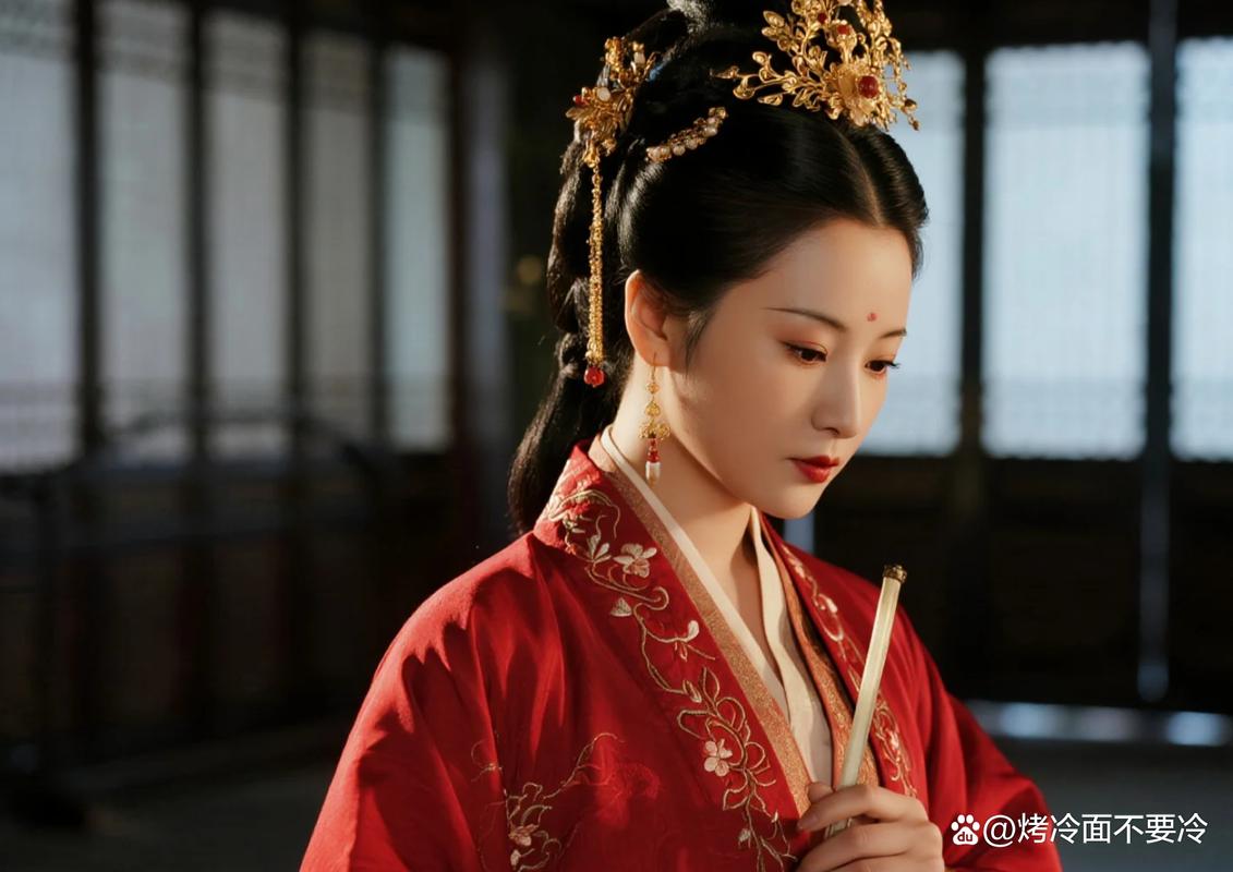 皇上正经点侯府二小姐