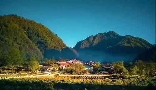 免费阅读小说小村春景图标