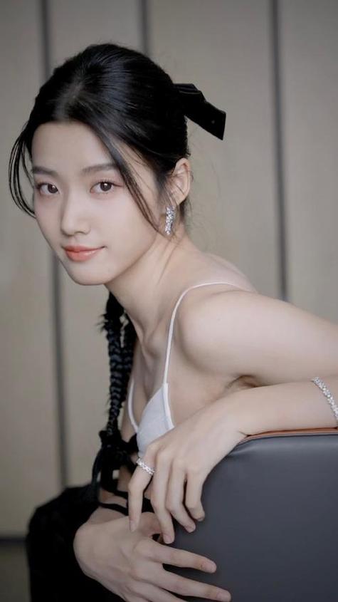 卢昱晓算是美人吗图标