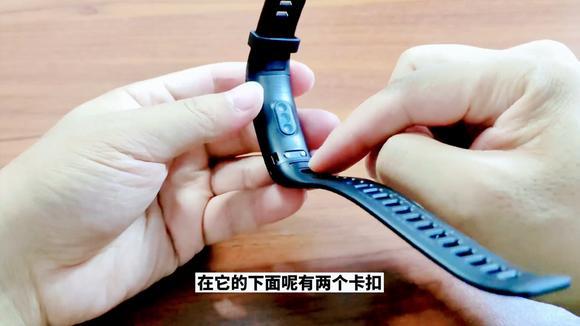 华为手环4pro表带怎么拆图标