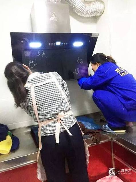年轻女的敲门说清洗油烟机截图