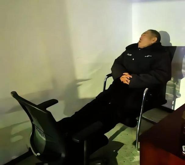 什么保安夜班可以睡觉截图