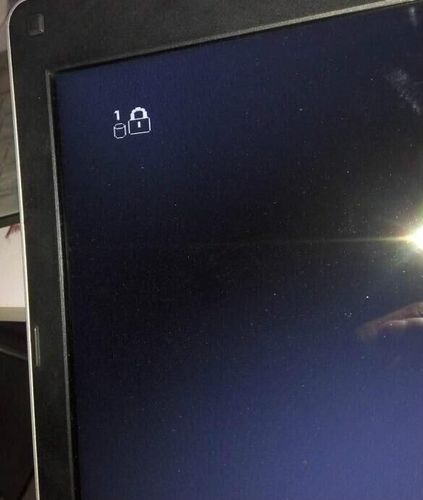 电脑开机后右下角出现一个锁