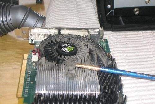 显卡开机转几下就不转截图
