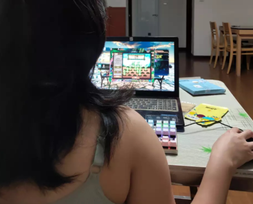 玩地下城的女孩子多吗图标