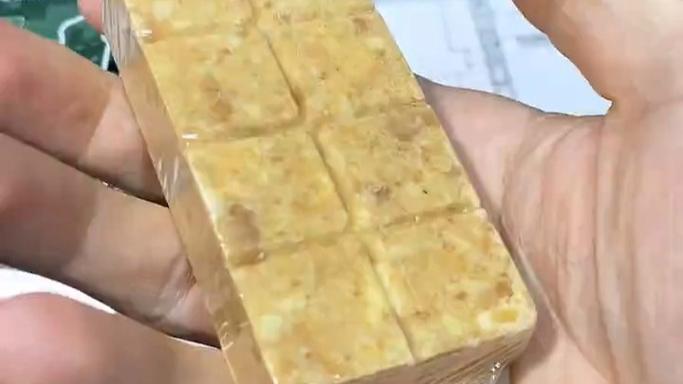 家庭囤13还是90压缩饼干图标