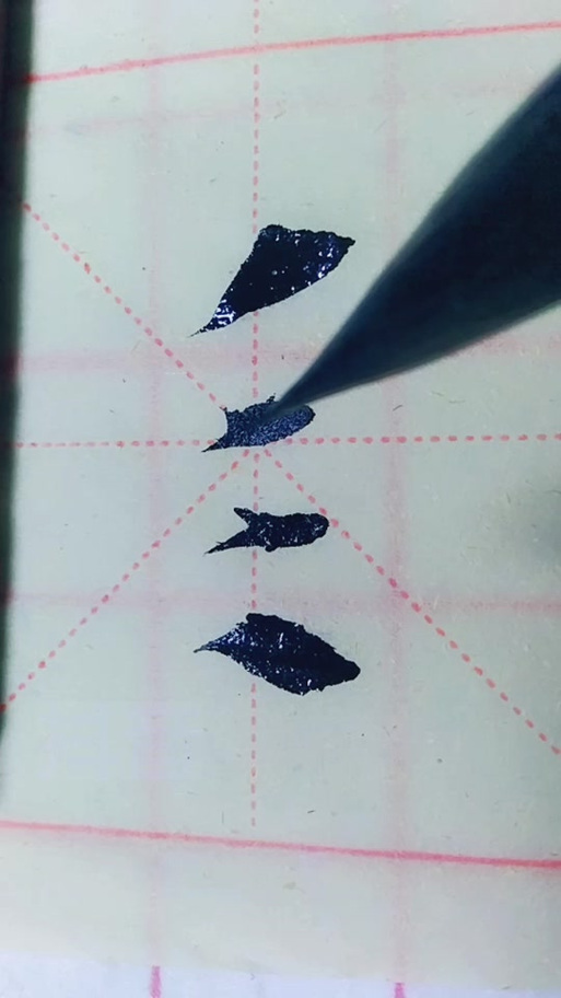 四个点的符号怎么打灬图标