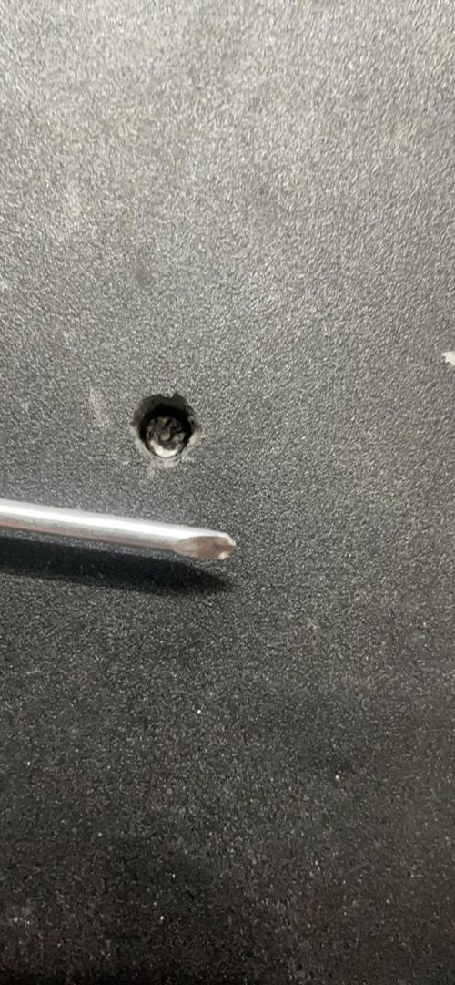 笔记本后盖螺丝滑丝了图标