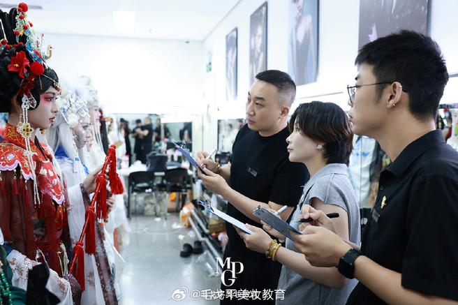 造型师学什么专业图标