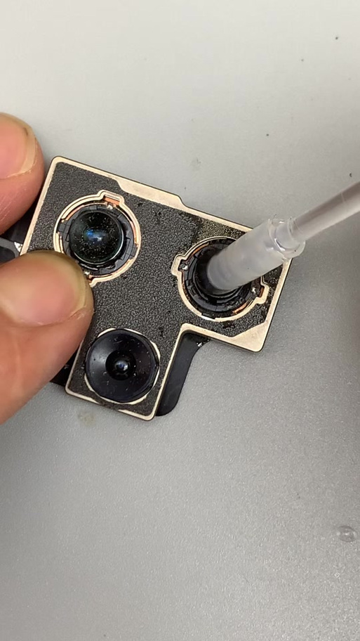 苹果手机前置摄像头进灰尘怎么清理截图