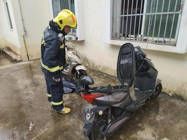 充电器在雨里一夜会被淋坏吗图标