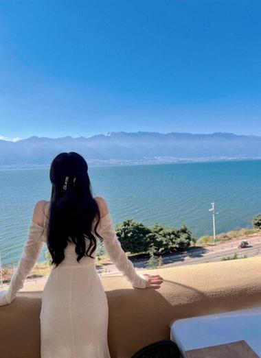 美女背影图片墙纸唯美截图
