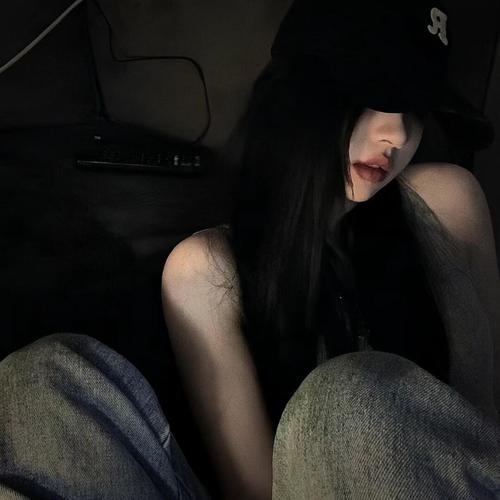 头像女清冷氛围感黑色系图标