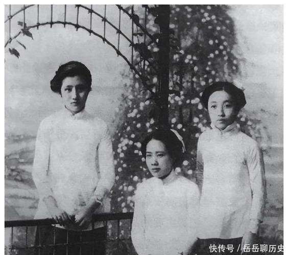 董竹君与李嘉欣什么关系图标