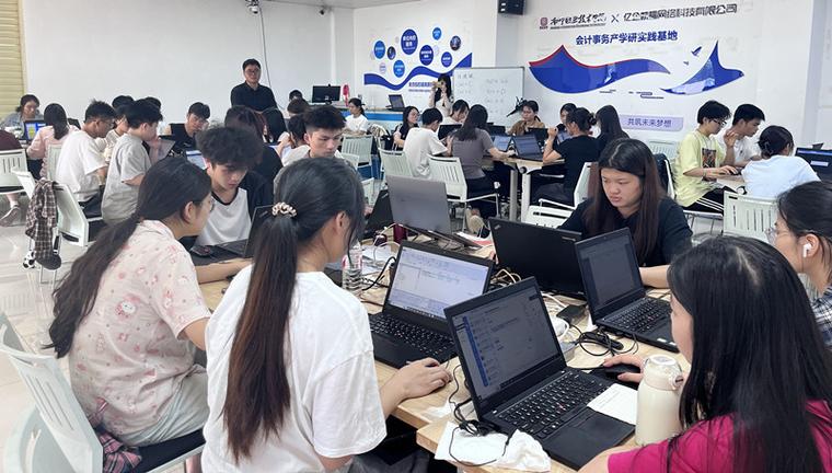 亿企薪福网络科技有限公司截图