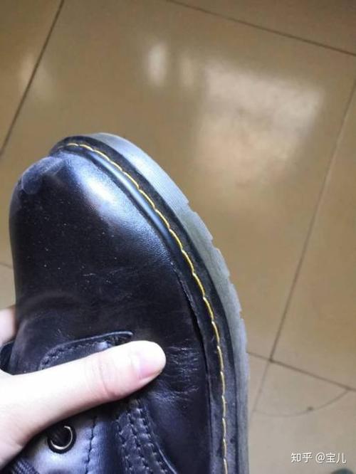 鞋子脱胶缩略图